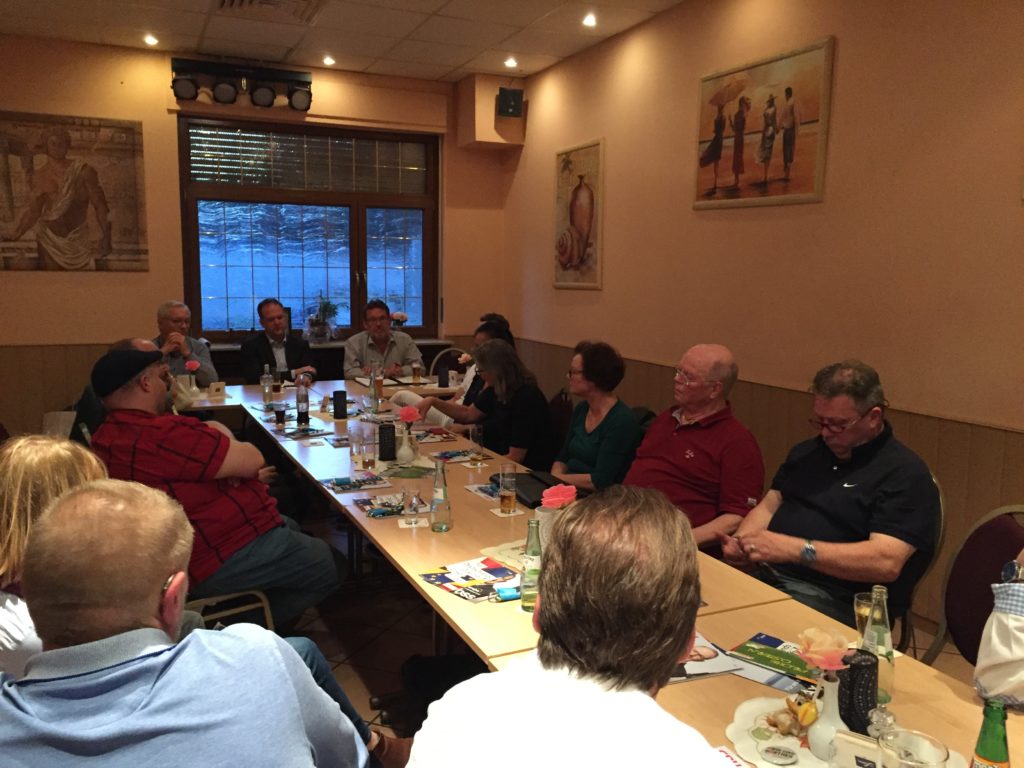 Volles Haus beim Bürgertreff im Lindenhof mit Bürgermeister Dirk Breuer ...
